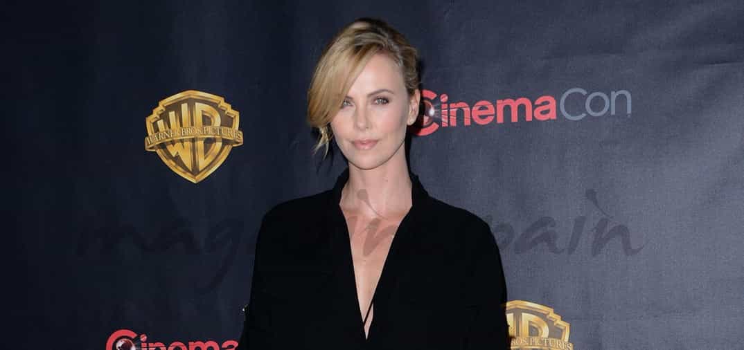 Sean Penn y Charlize Theron viajan juntos - magazinespain.com Sean Penn y Charlize Theron viajan juntos - magazinespain.com