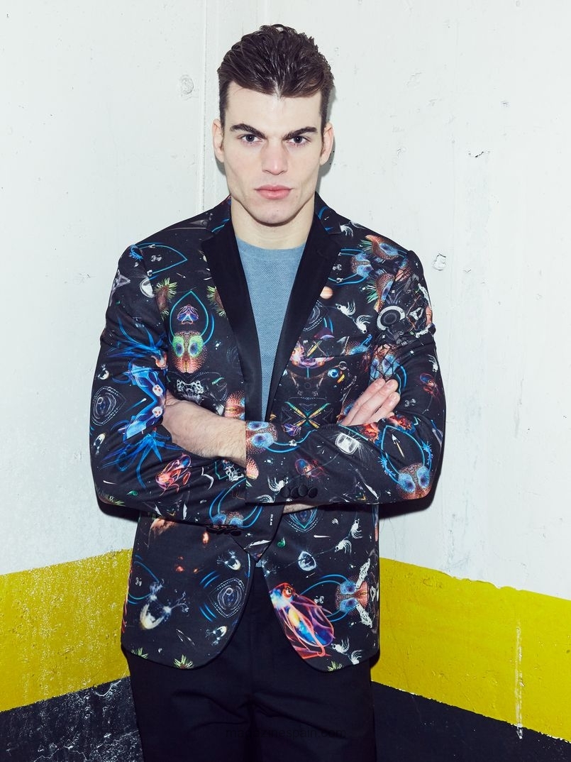 Garage Suit - magazinespain.com