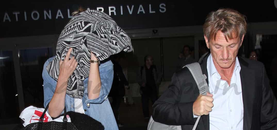 Sean Penn y Charlize Theron viajan juntos - magazinespain.com Sean Penn y Charlize Theron viajan juntos - magazinespain.com
